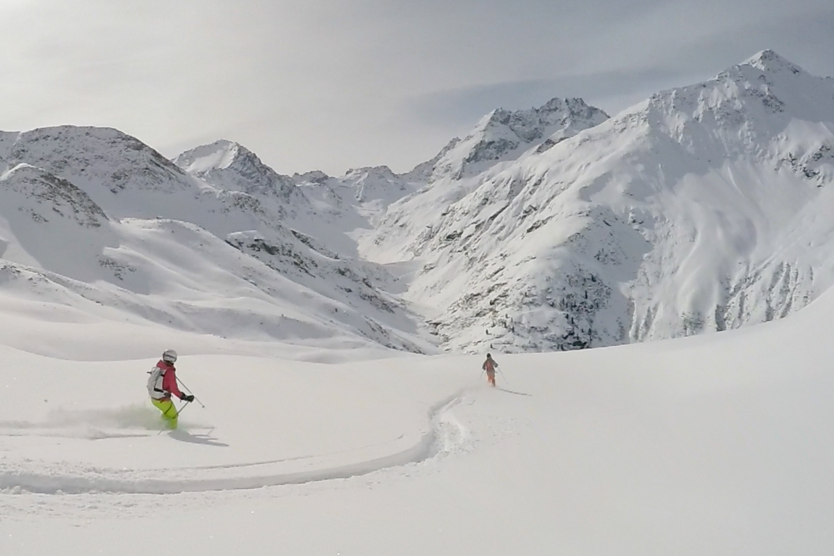 OFF PISTE SKIING - The Powder Returns » Piste To Powder ™ - Off piste ...